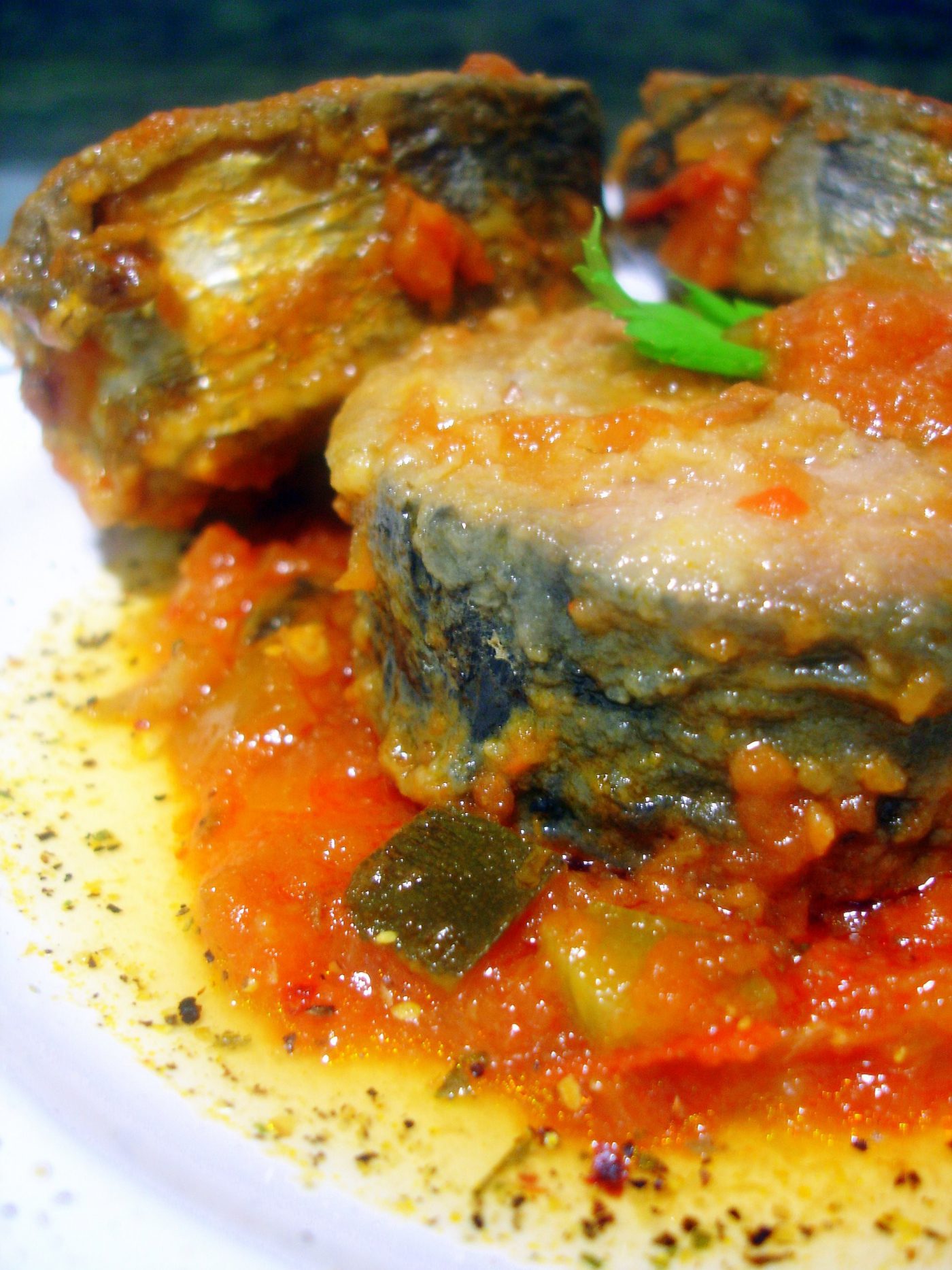 Receta de melva con fritada de verduras y tomates