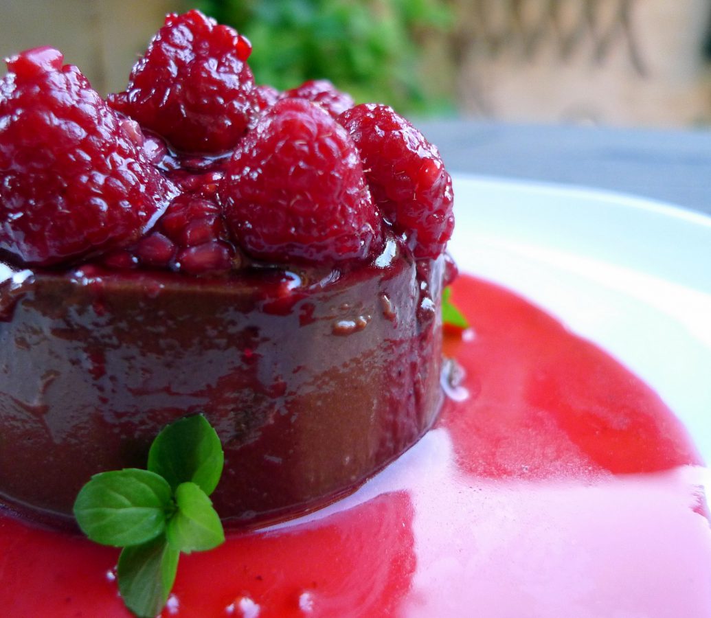 Postre de chocolate y frambuesas, una receta deliciosa