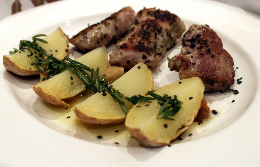 Pluma ibérica a la plancha con patatas asadas