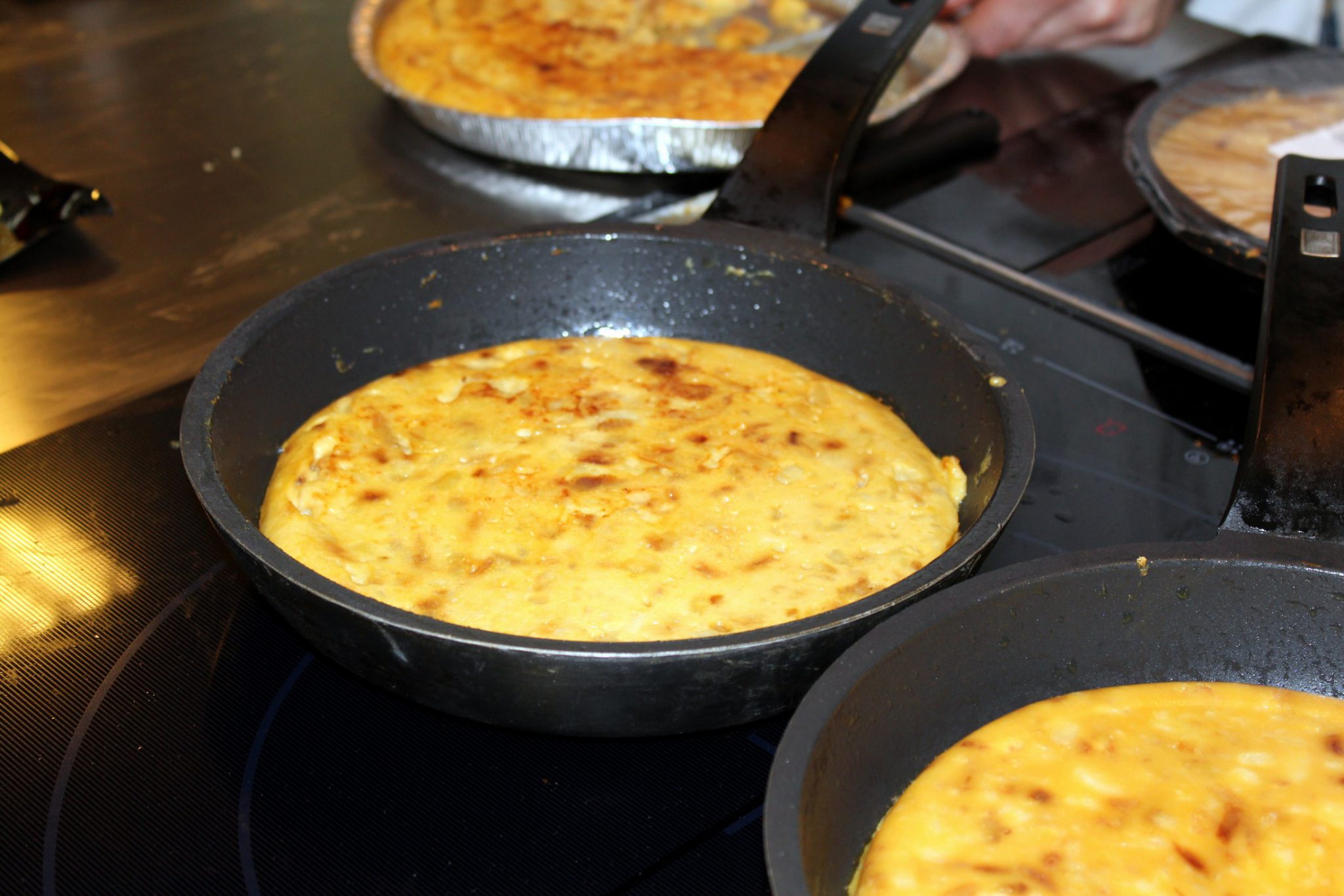 Vitoria bate el récord a la mayor tortilla de patata del mundo