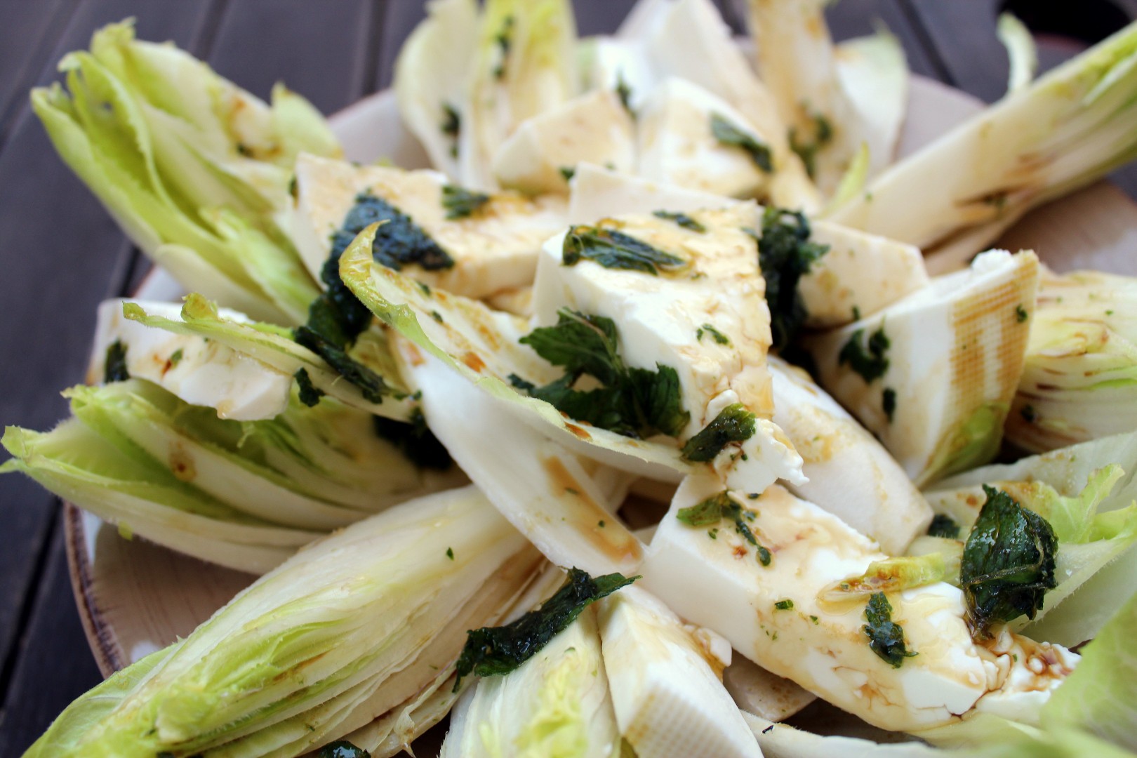 Ensalada de endivias y queso fresco