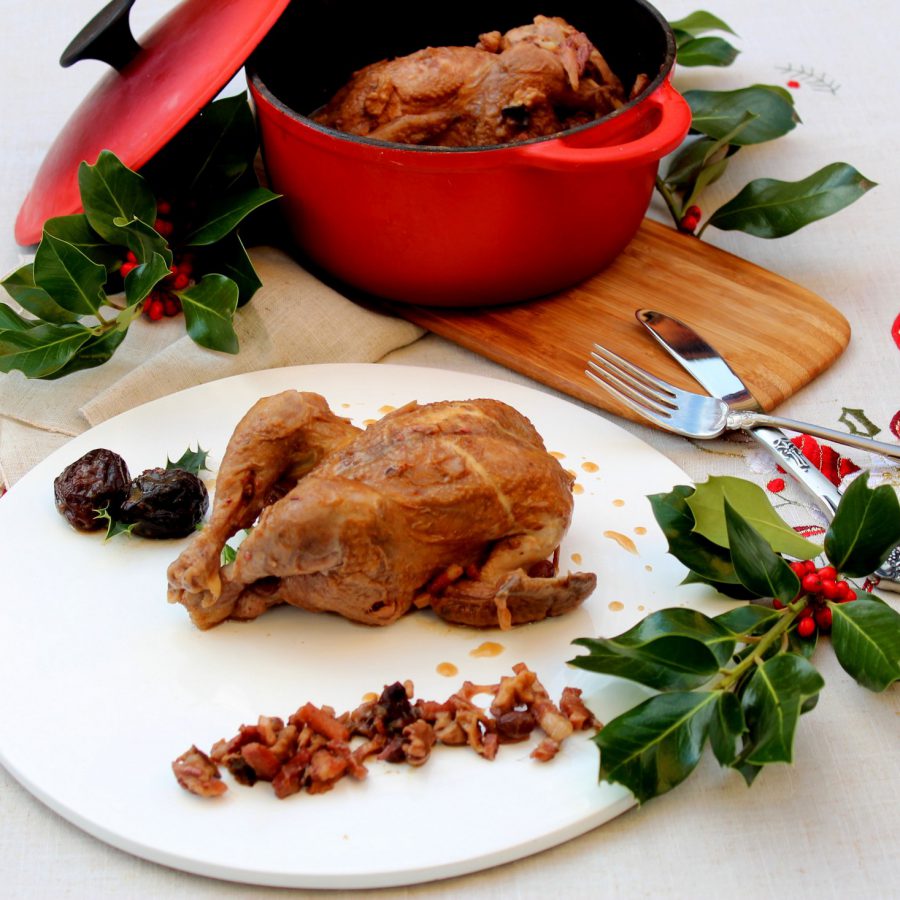 Picantones guisados con dátiles y ciruelas, un gran plato de navidad